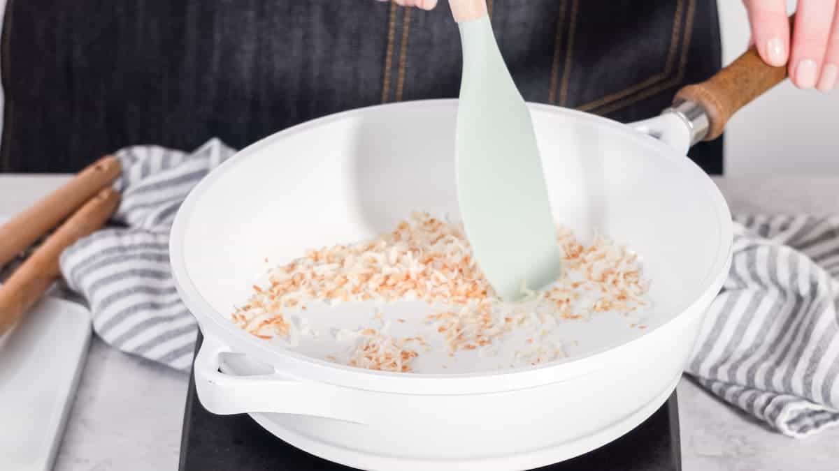 15 Irresistible Toppings for Cinnamon Rolls: Tasty Delights To Try