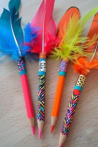 25 Feather Craft Ideas: Fun, Creative Projects for Adults and Kids ...