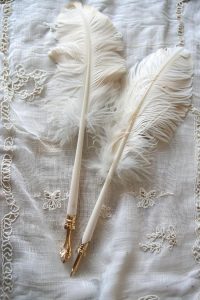 25 Feather Craft Ideas: Fun, Creative Projects for Adults and Kids ...
